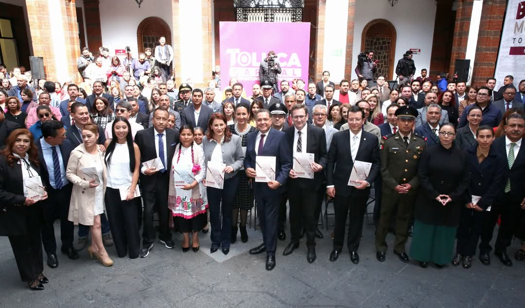 RICARDO MORENO BASTIDAS PRESENTÓ EN TRES VERSIONES ESPAÑOL, OTOMÍ Y BRAILE EL BANDO MUNICIPAL DE ...